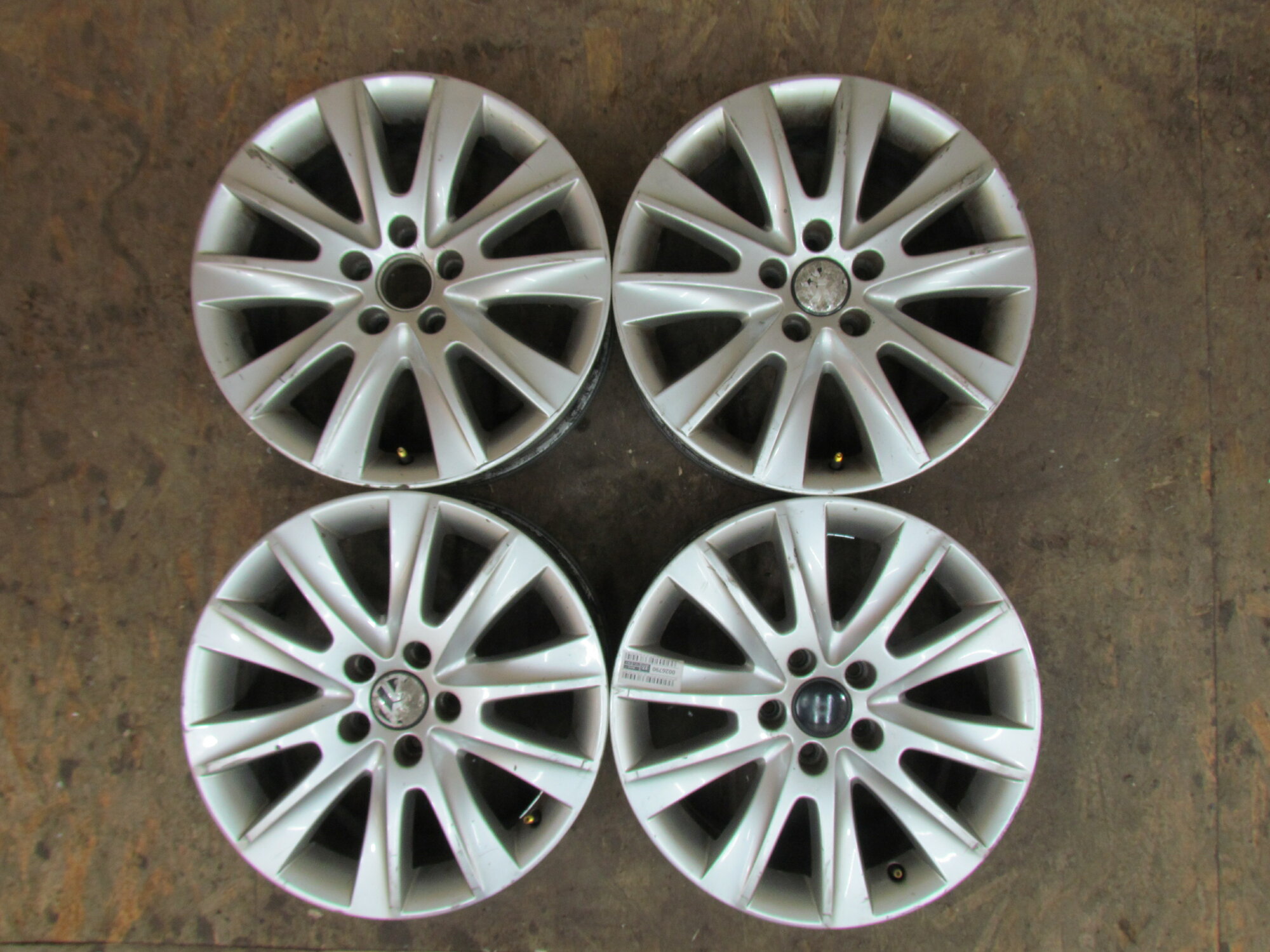 Комплект колесных дисков Volkswagen R17 7J ET43 5*112 DIA57.1 (оригинал) 0026790