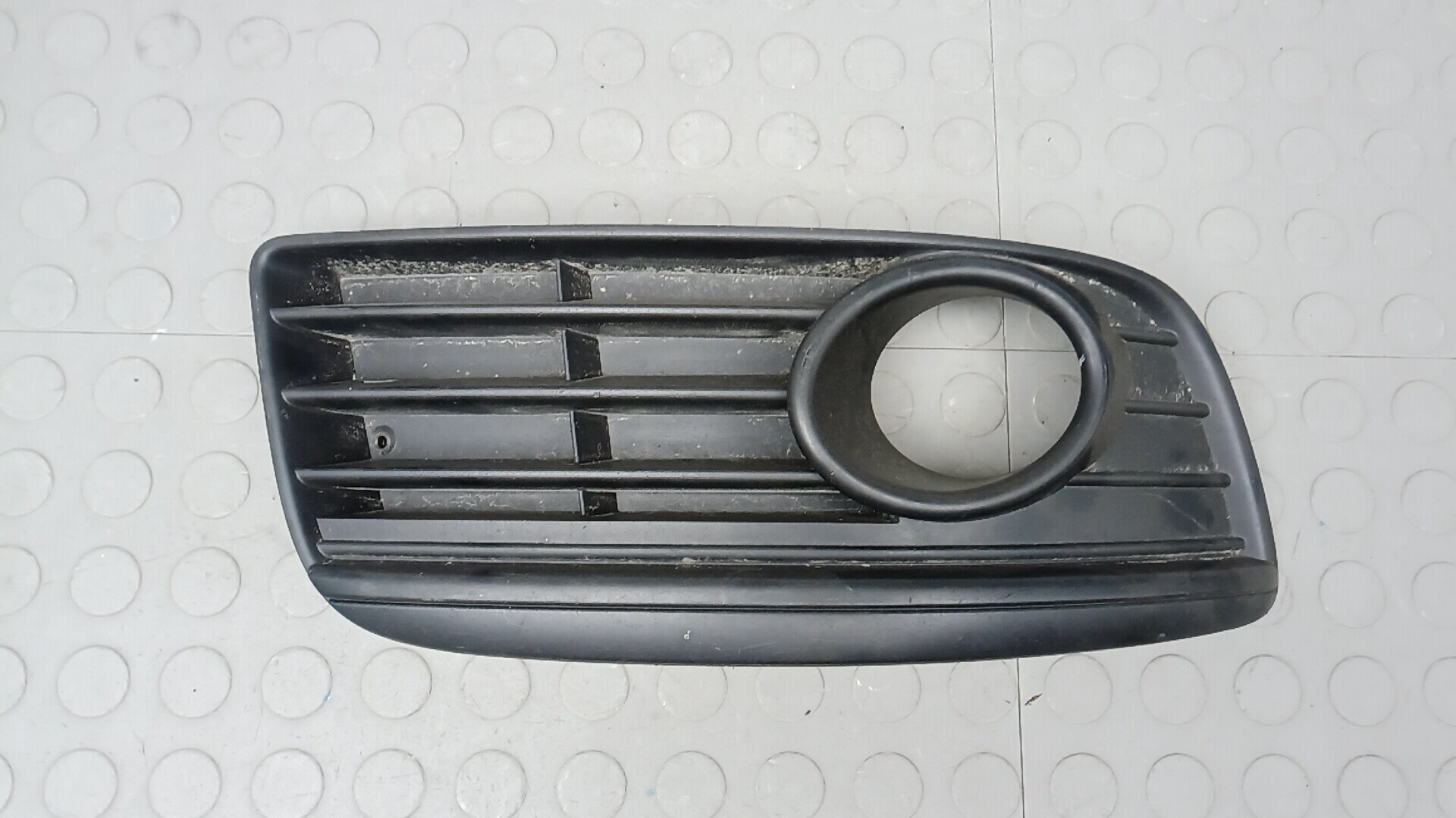Решетка бампера передняя VOLKSWAGEN GOLF 5
