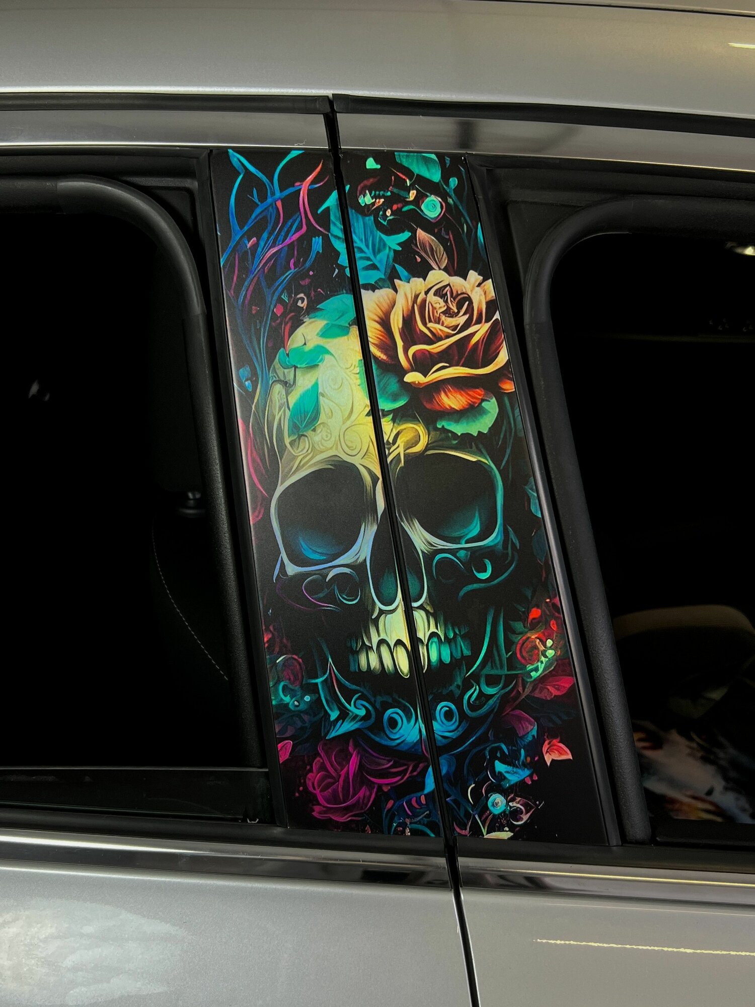 Наклейки на автомобиль / Наклейки на стойки авто