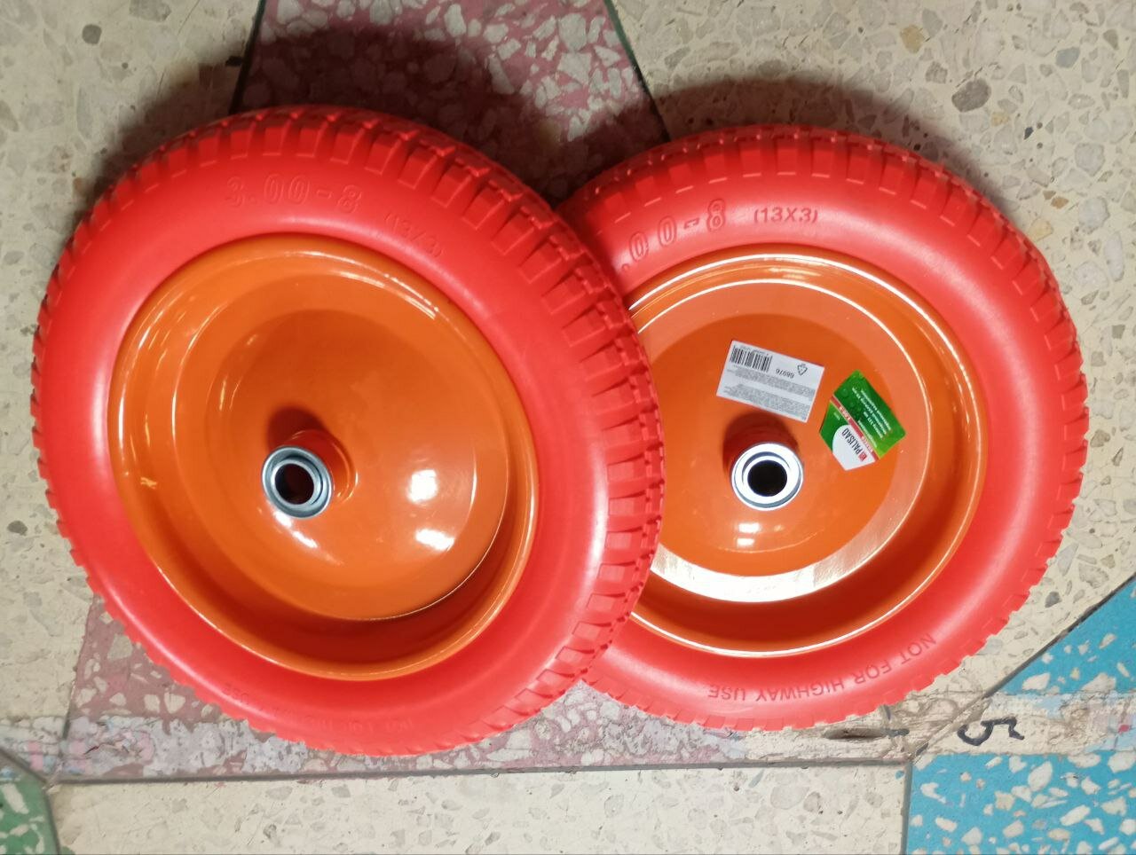 Колесо под ось 20мм диаметром 34см оси 90мм 3,00х80 2ШТУКИ пенополиуретановое на подшипнике СИБРТЕХ,