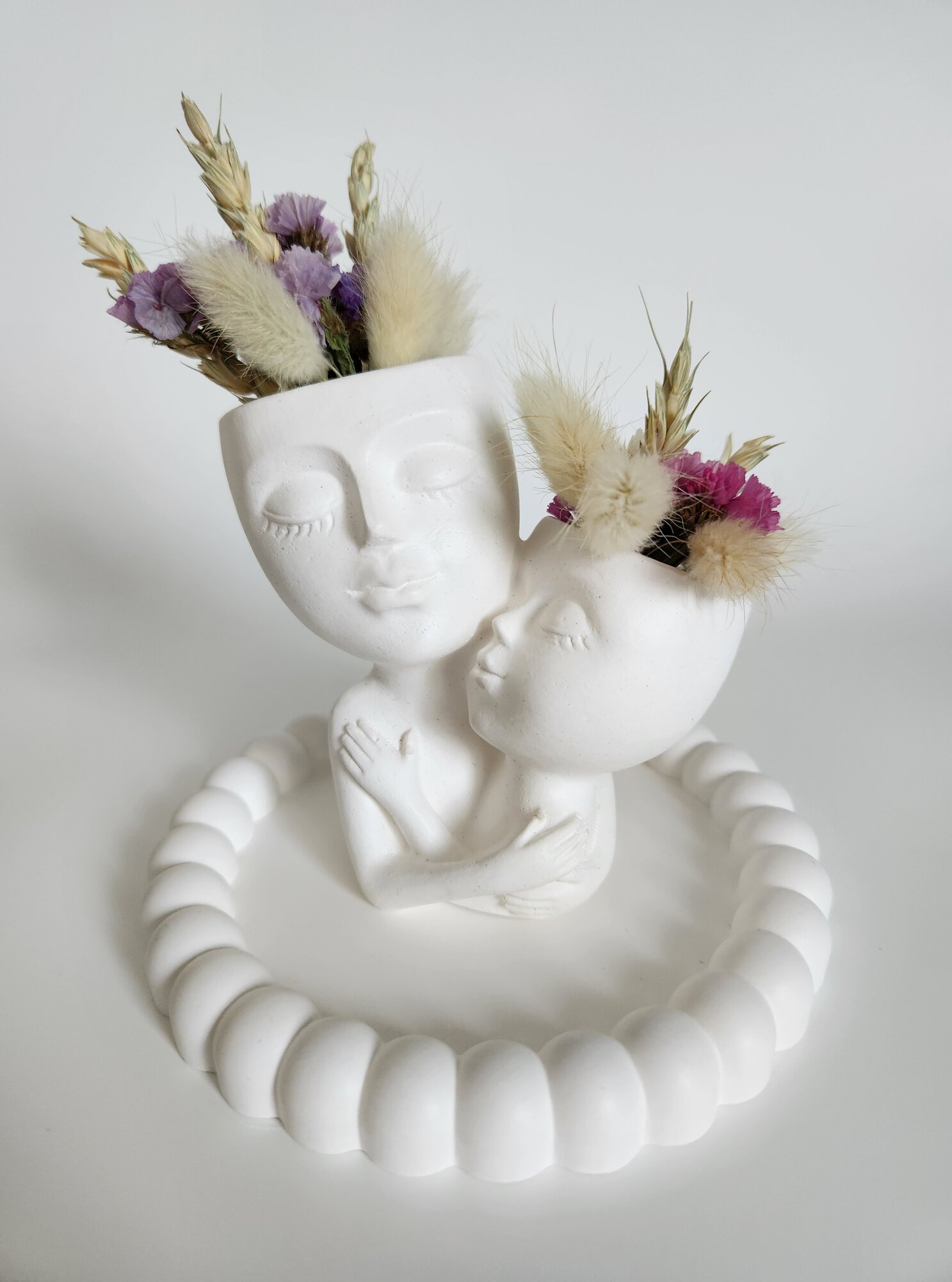 Кашпо с сухоцветами статица, лагурус, пшеница "Семья", статуэтка интерьерная