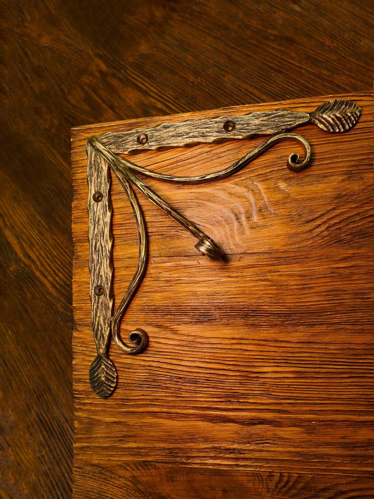 Уголок декоративный Т-12 цвет: золотой / накладка для металлических и деревянных дверей/ для стен / кованое изделие