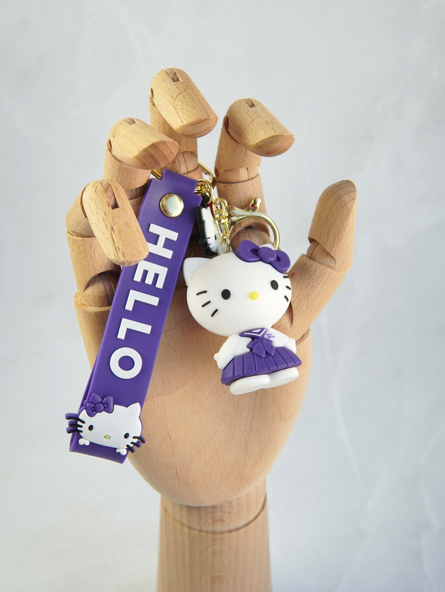 Брелок Hello Kitty в белой блузке и сиреневой юбке, 6 см | Офисный образ | Нежная палитра