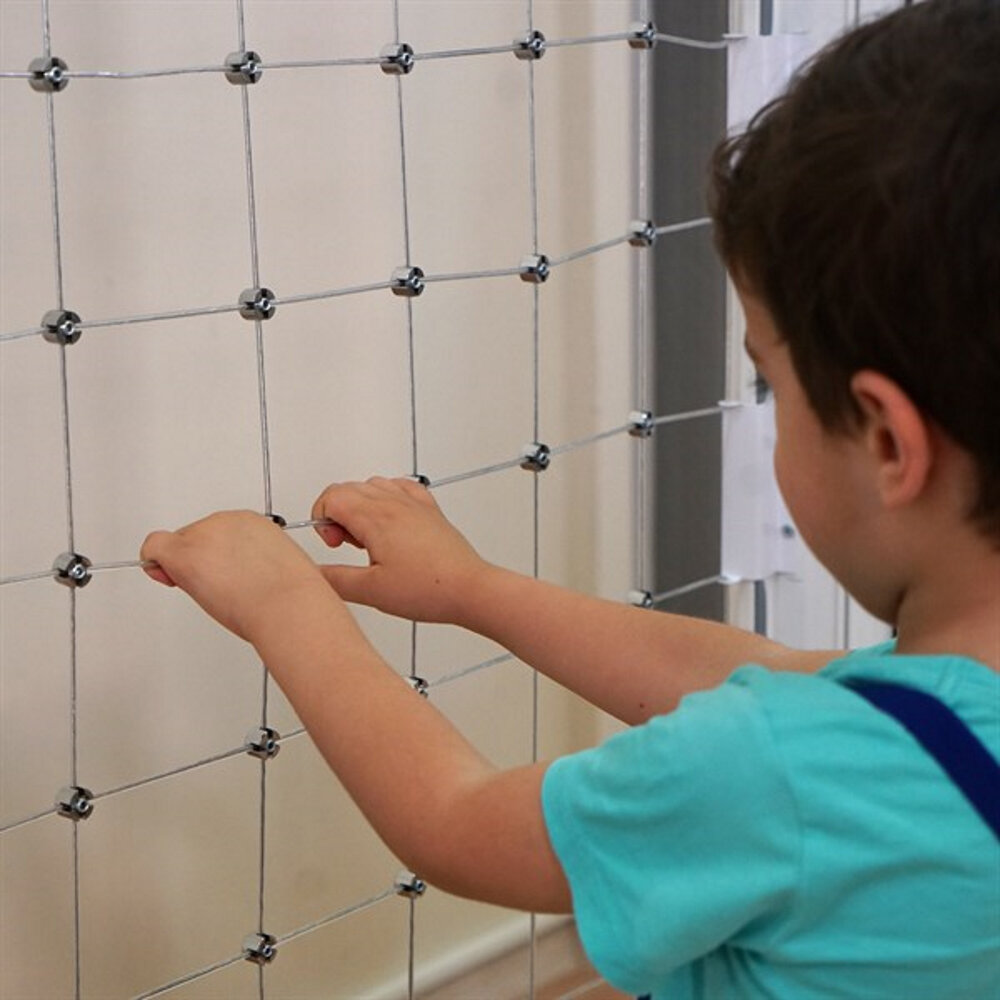 Сетка защитная на окна от падения ребенка винблок. Комплект на окна маленьких размеров, до 0,6м2