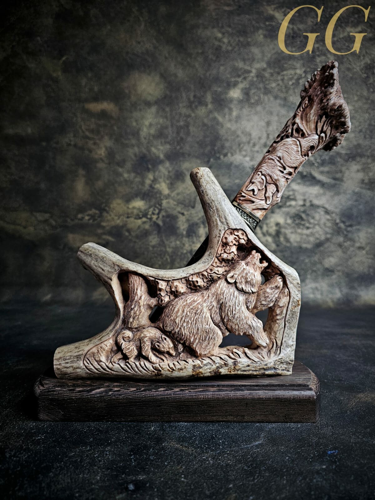 Подарочная композиция из дамасской стали «Медведь» кость, резная и ажурная рукоять