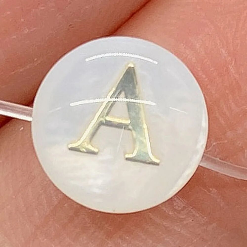 Бусины из ракушек LILDBZ 10 шт, английский алфавит, белые 8 мм, A