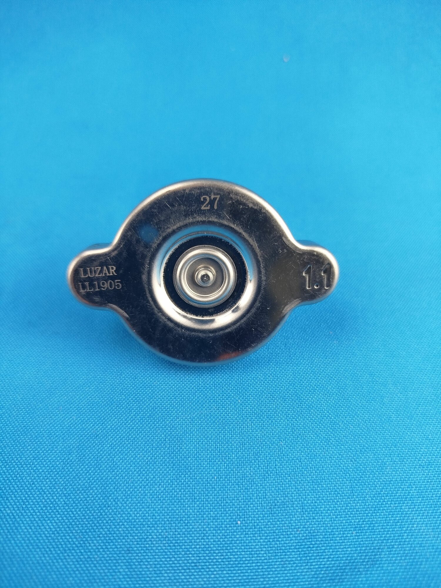 Крышка радиатора "LUZAR" для автомобилей Toyota Highlander II, Mazda 121, 323 (1.1 Bar)