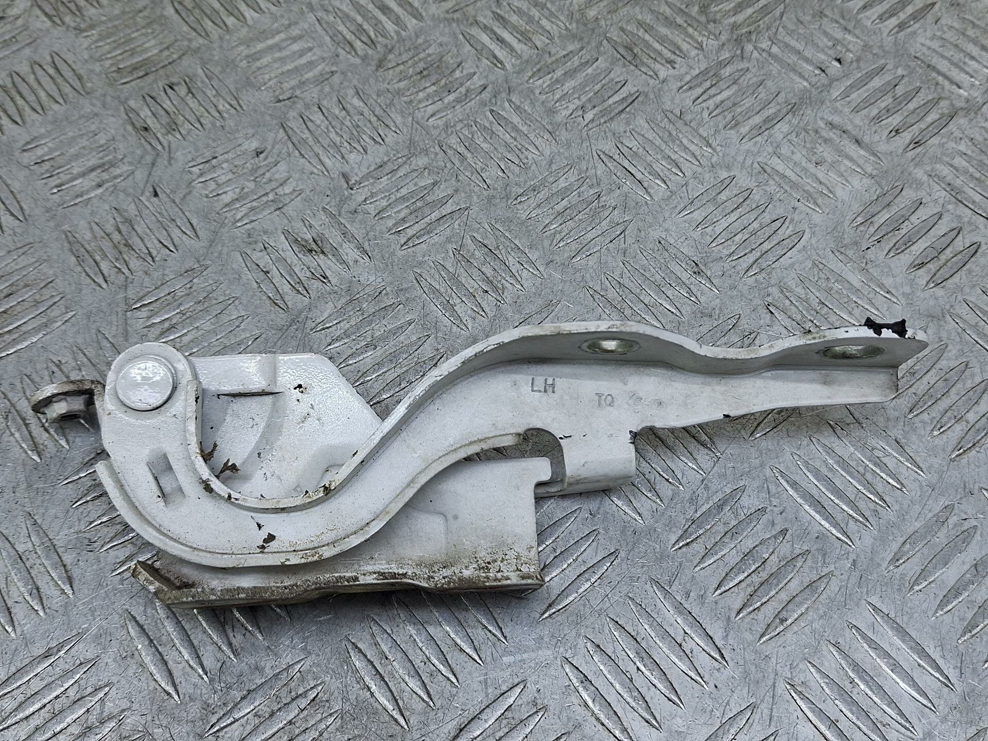 Петля капота левая Hyundai H1 Grand Starex 2008