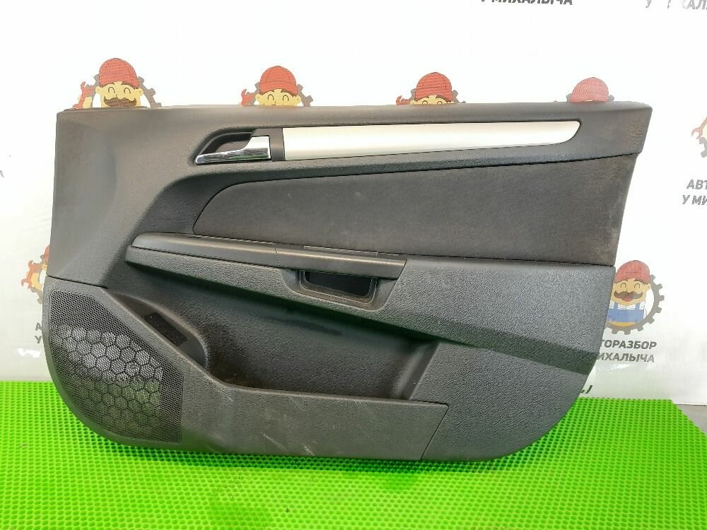 Обшивка двери передняя правая Opel Astra H Z16XER 13254929