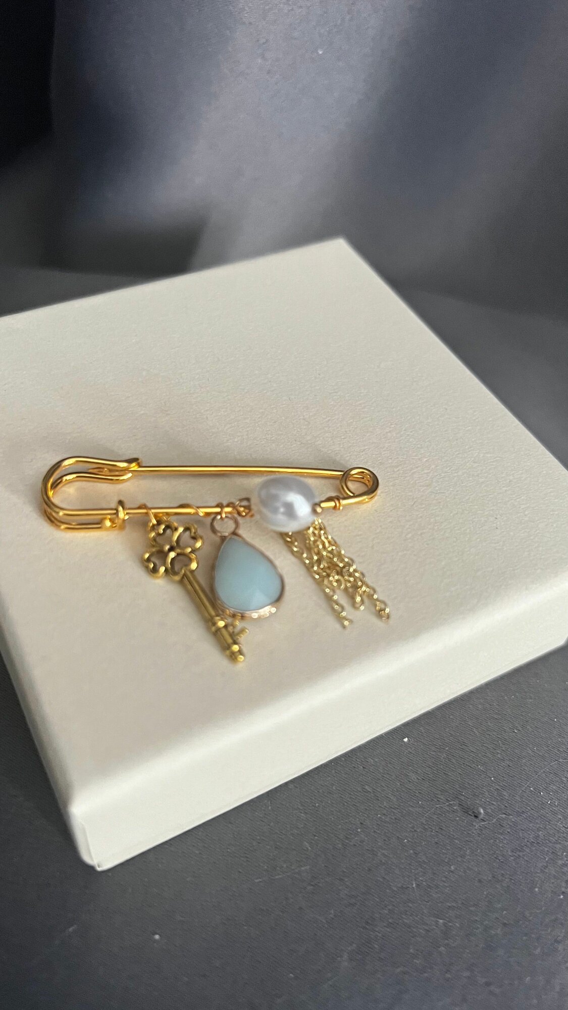 Брошь, агат