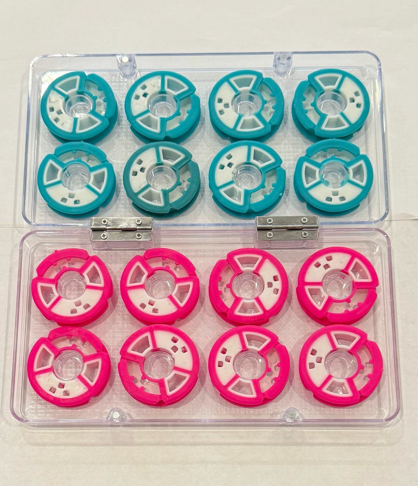 Бабина лески для рыбалки 16 шт в органайзере красно-зеленая