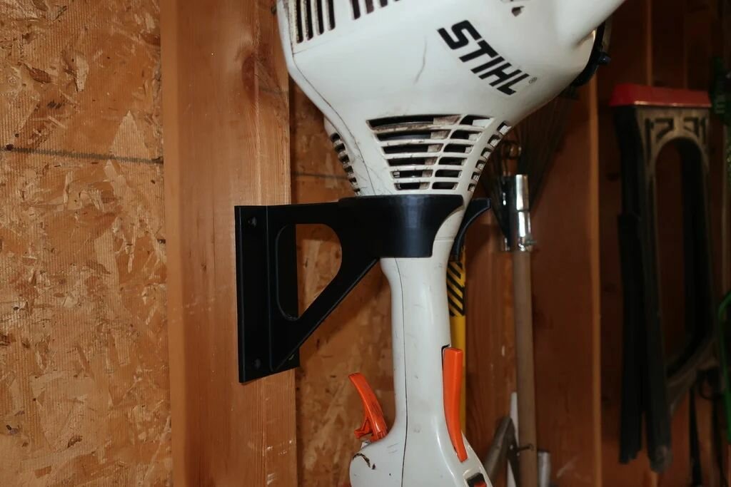 Настенный держатель для бензокосы Stihl-черный