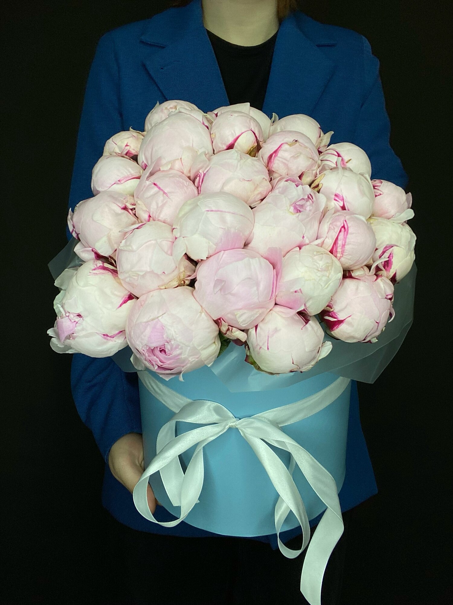 Коробка с пионами