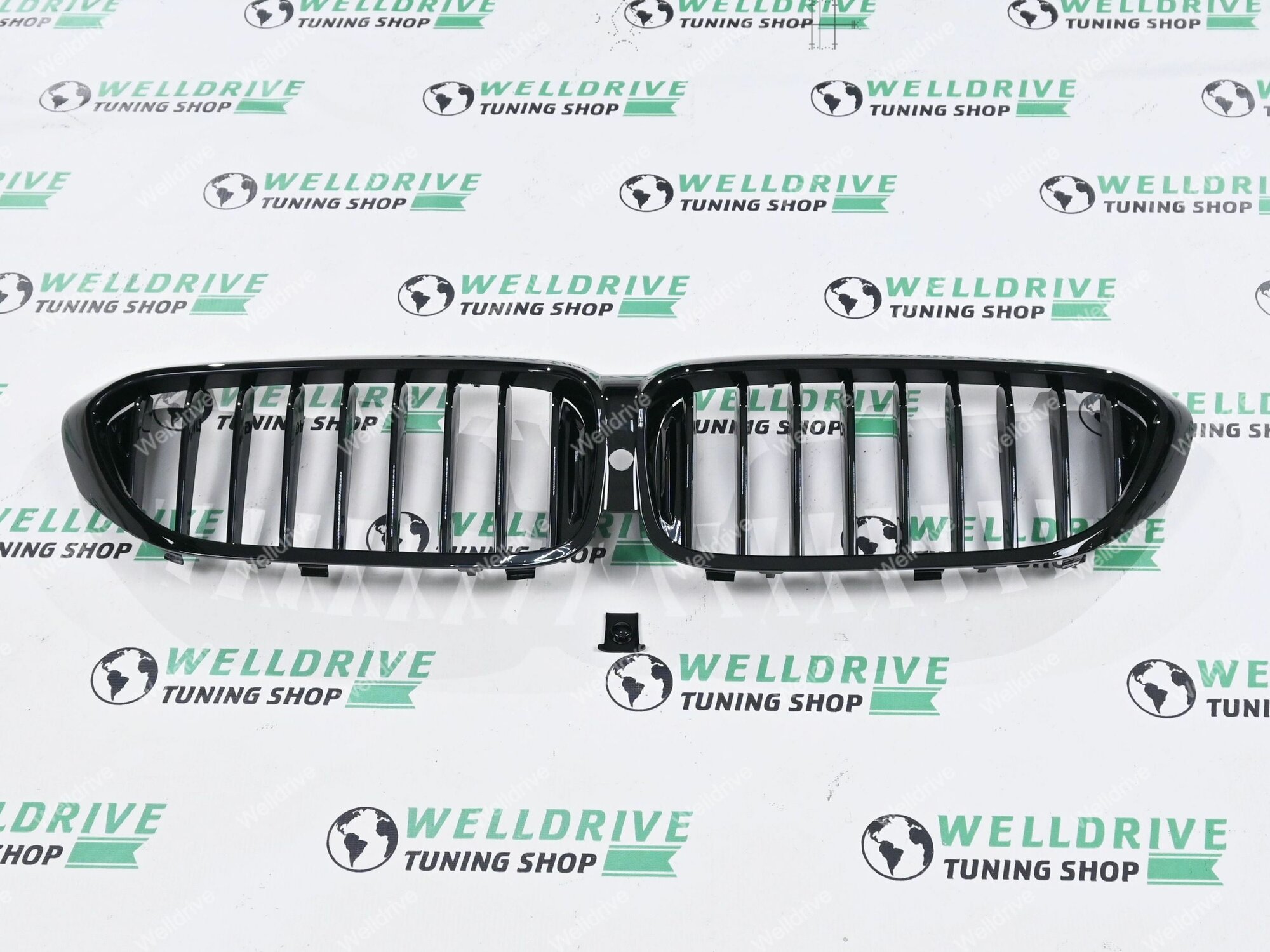 Решетка радиатора BMW 5-series G30 G31 M5 F90 дорестайлинг 16-20 стиль M-Performance рестайлинг черный глянец