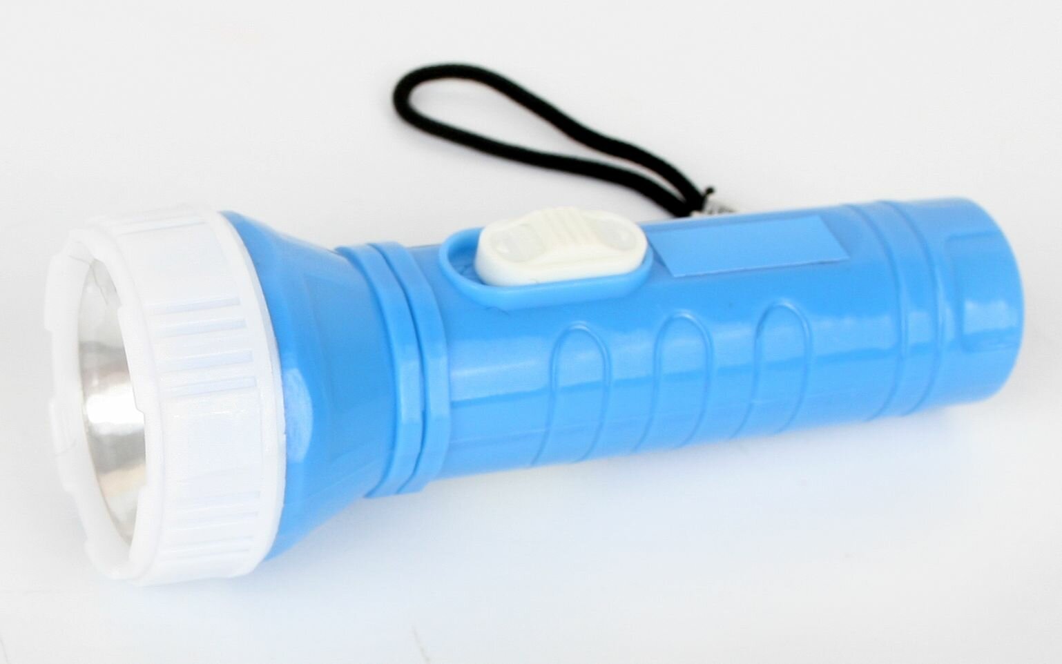 Фонарик на батарейках светодиодный фонарь ручной / Ultraflash / 3 x AG10, 220в