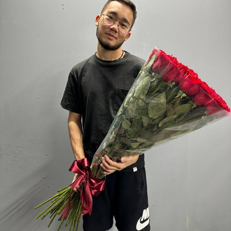 Букет Высокие Розы, 51 шт / Гигантские (Длинные) Розы / Доставка Цветов / 51 роза, 110 см (1 метр), метровые