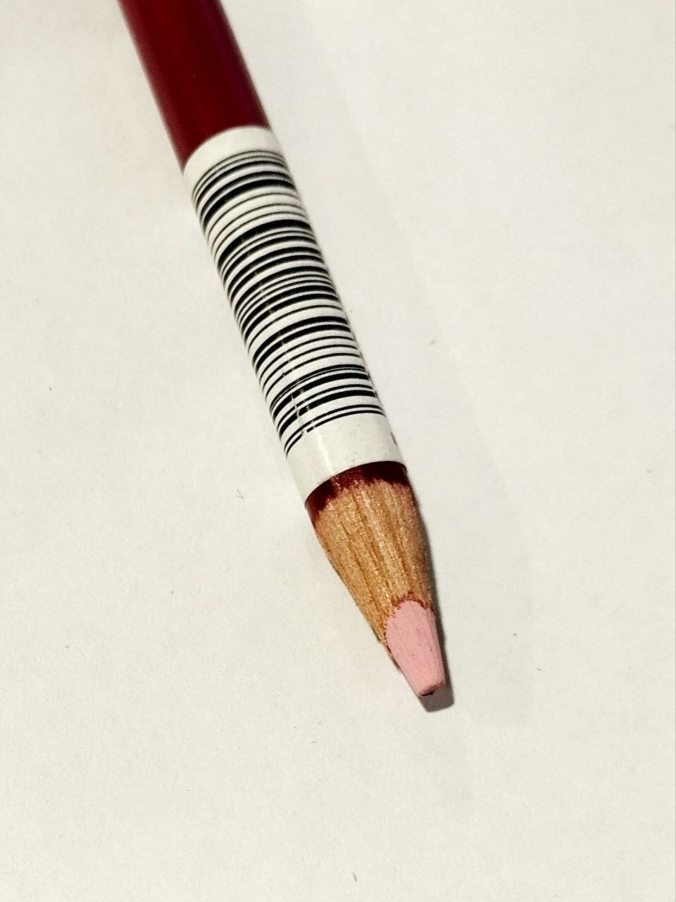 Карандаш пастельный Derwent "Pastel Pencils" бледно-розовый/ P180