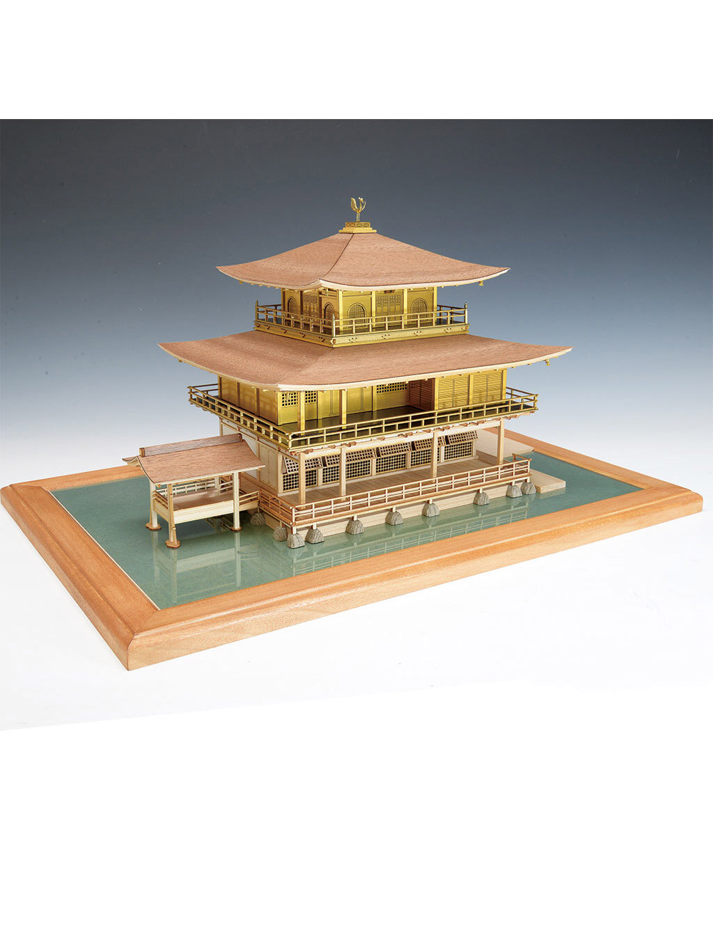 Сборная модель от Woody Joe, золотой павильон Kinkaku, 410х275х215 мм, М.1:75