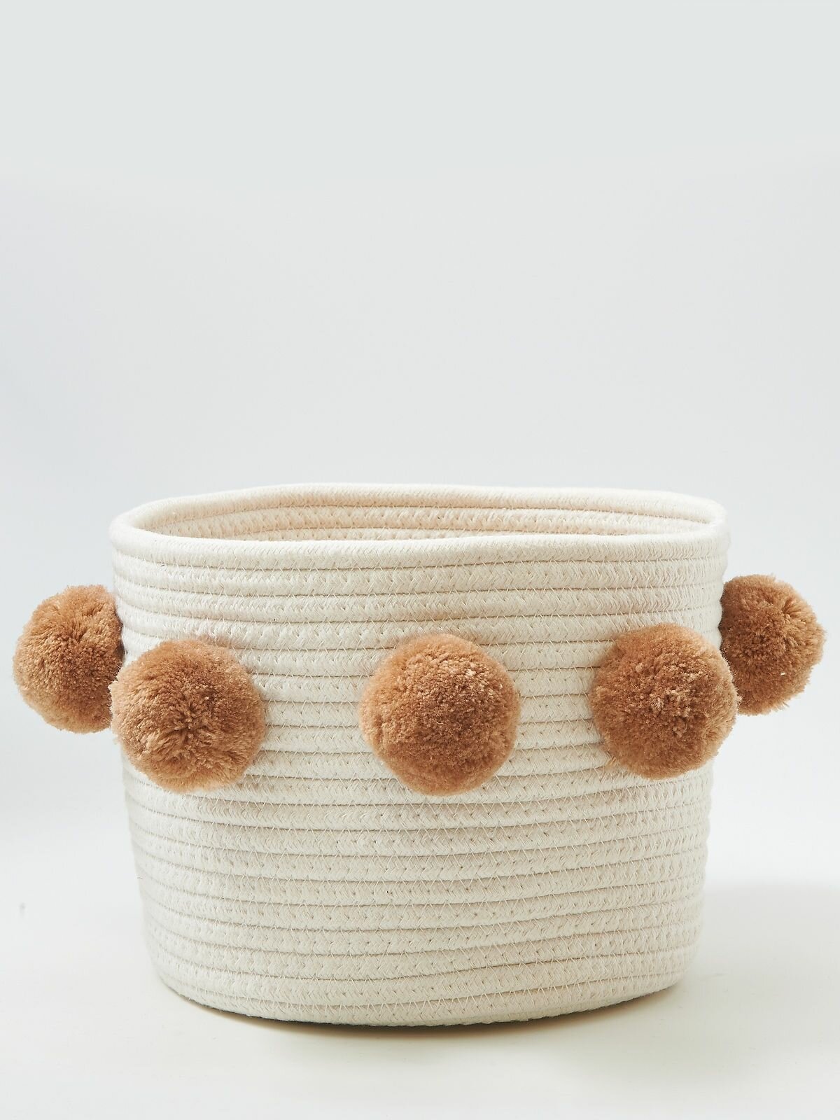 Корзинка для хранения игрушек, вещей плетеная хлопковая с помпонами маленькая