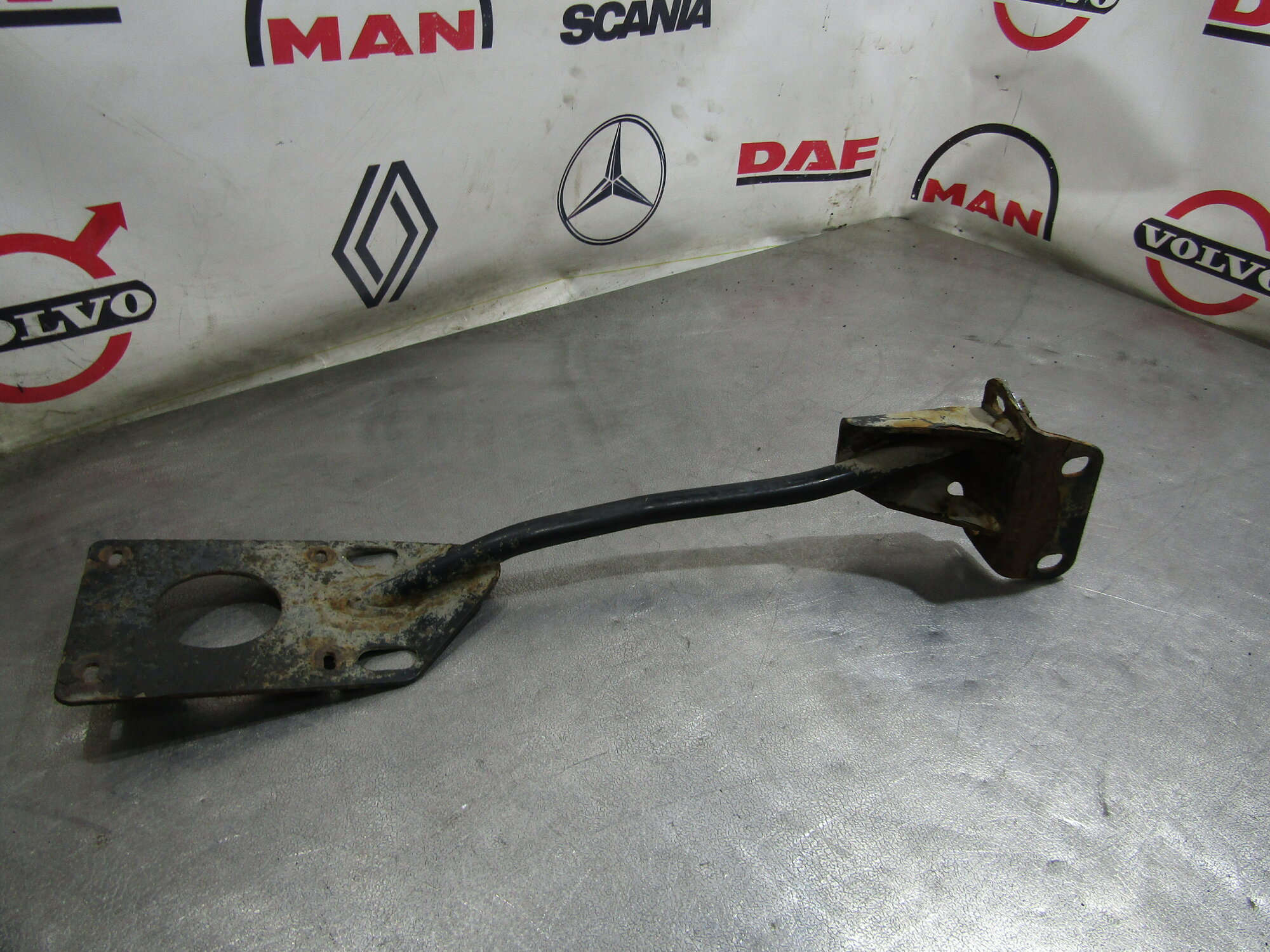 Кронштейн крыла передней оси правый MAN TGA, TGS