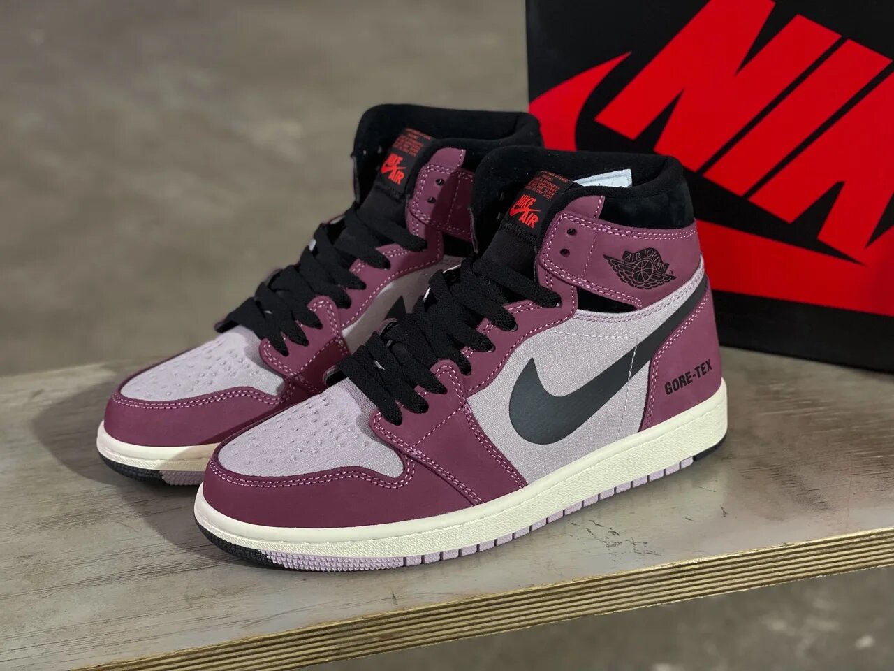 Кроссовки Air Jordan 1 High Element Gore-Tex "Berry"