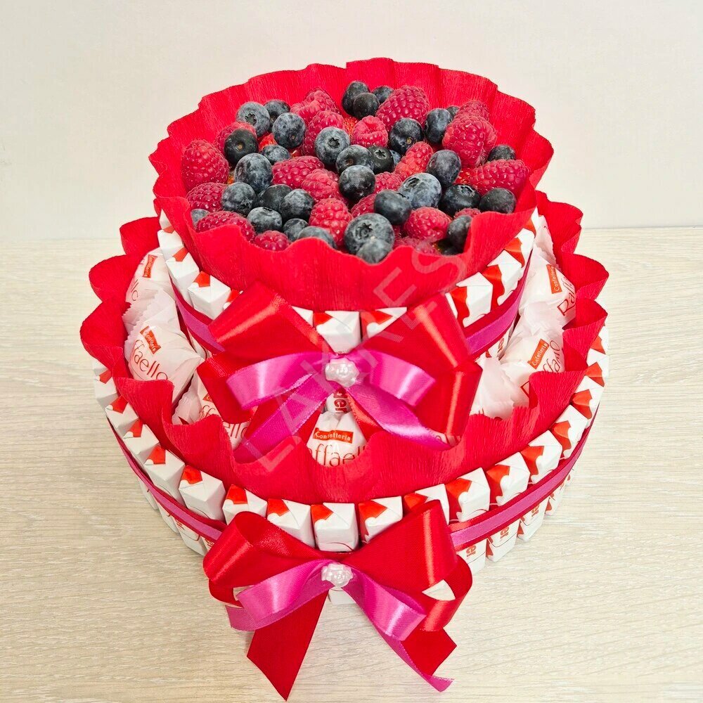 Композиция "Сладкий презент", подарок на день рождения, диаметр 26 см