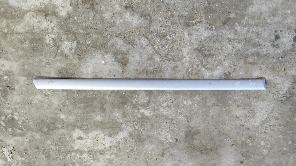 Молдинг двери задний правый VW Bora 1J4853754D