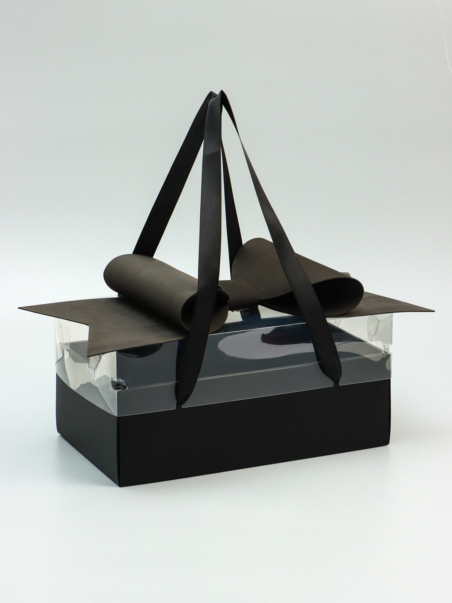 Коробка подарочная с бантом, ручками и прозрачной крышкой 35x21x15 см Черная