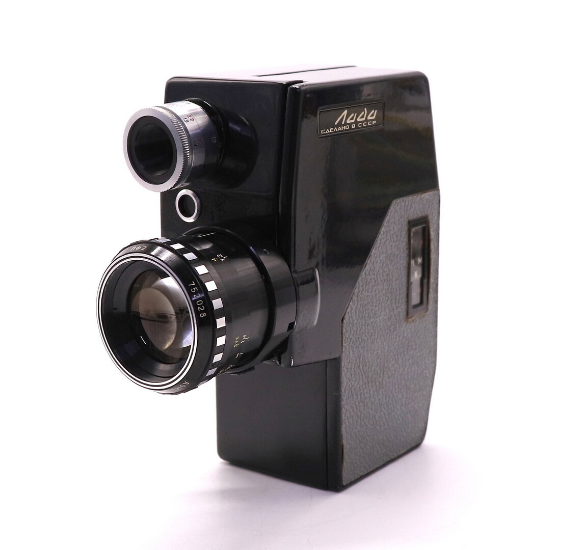 Советская узкопленочная киносъёмочная камера Лада