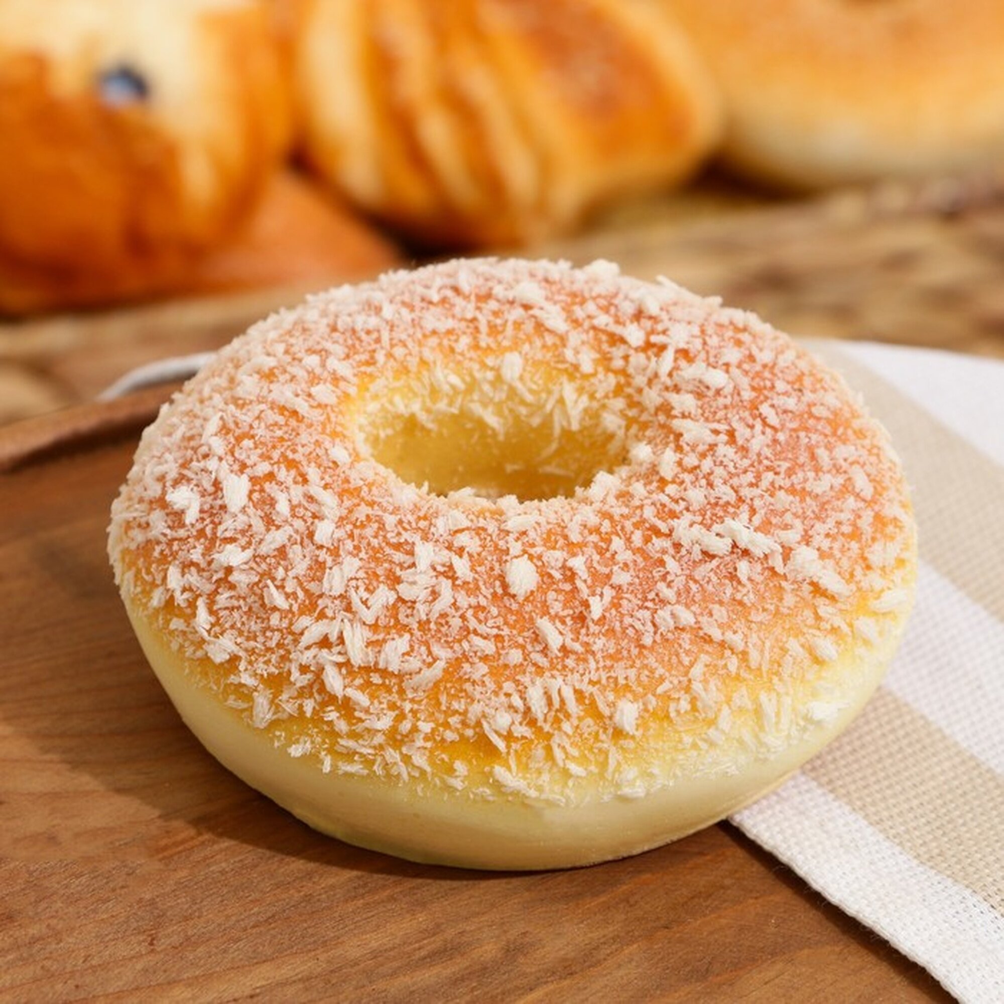 Муляж пончика Take It Easy "Пончик с кокосовой стружкой", декор, 9 х 9 см