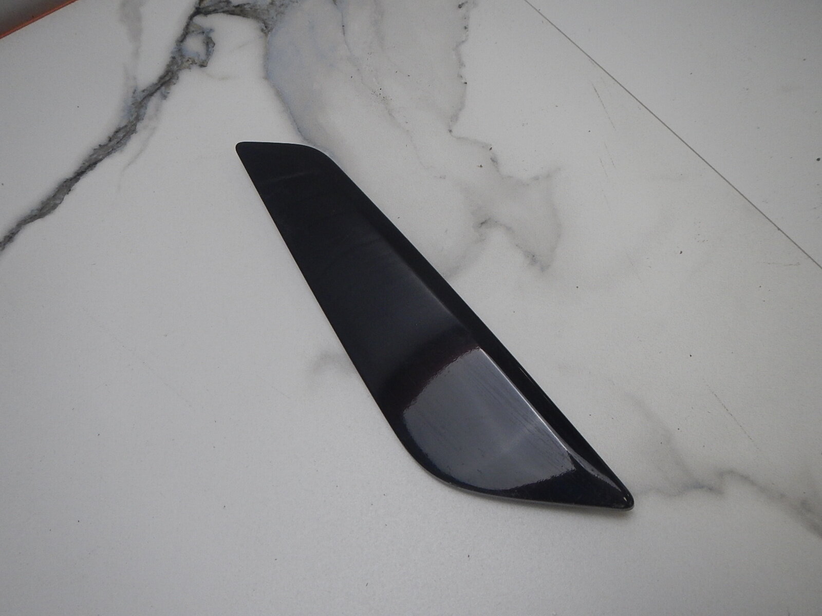 Б/У Накладка крыла переднего левого, BMW (БМВ)-5 (G30) (16-) BMW 5 (G30) (16-) Царапины, обклеена пленкой. 613721 BMW ар...