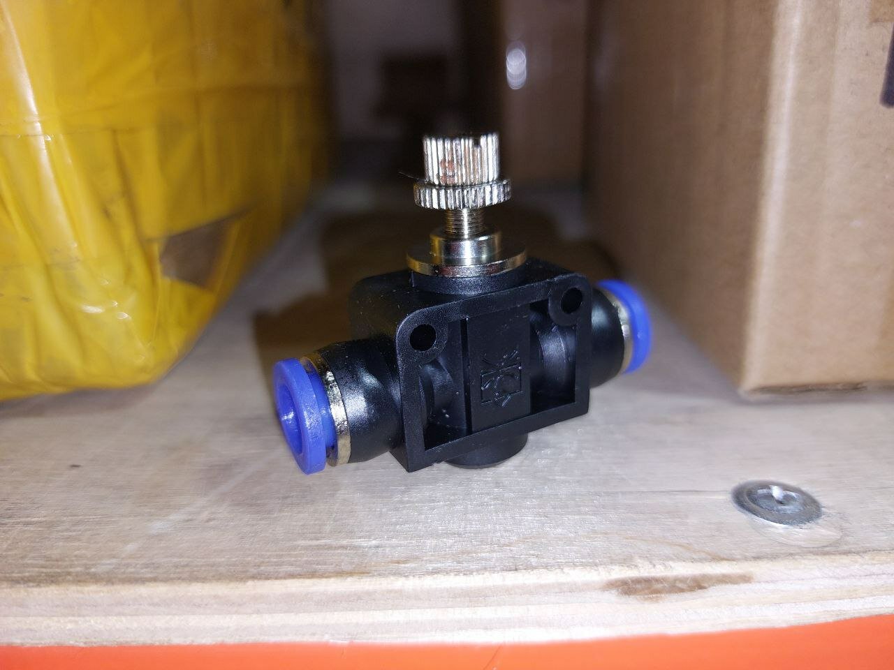 Кран тонкой регулировки 4 мм игольчатый пластиковый