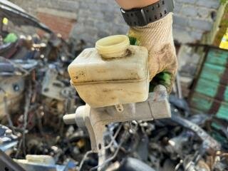 Бачок для тормозной жидкости Renault Duster 1 поколение 1.6 K4M 2013 (б/у)