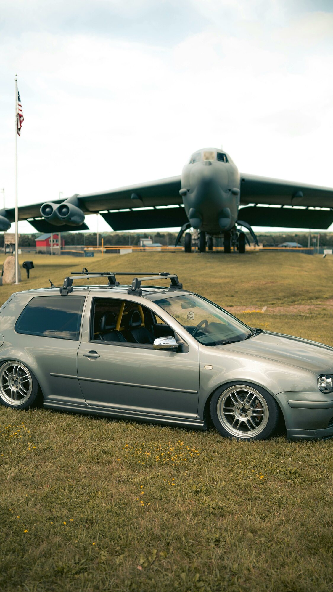 Картина на холсте 60x110 LinxOne "Автомобиль, интерьер для дома / декор на стену / дизайн