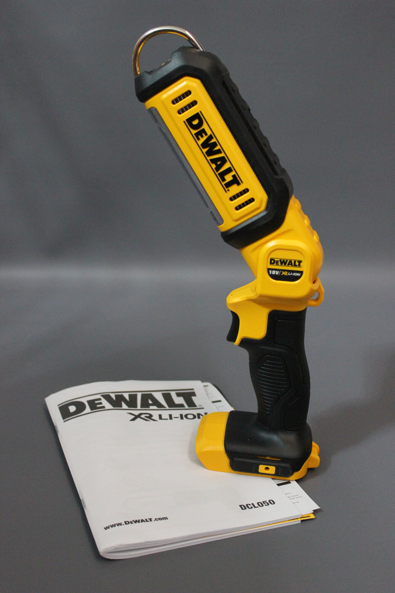 LED фонарь Dewalt dcl050