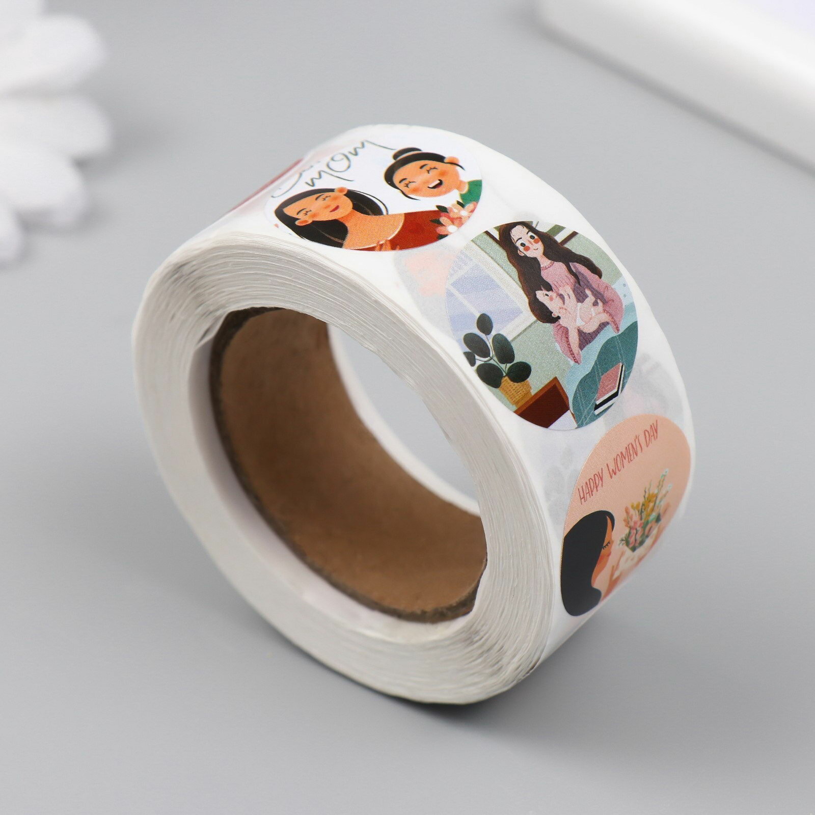 Наклейка бумага "День матери", d=2.5 см, 500 шт, в рулоне, тематика праздника: 8 марта