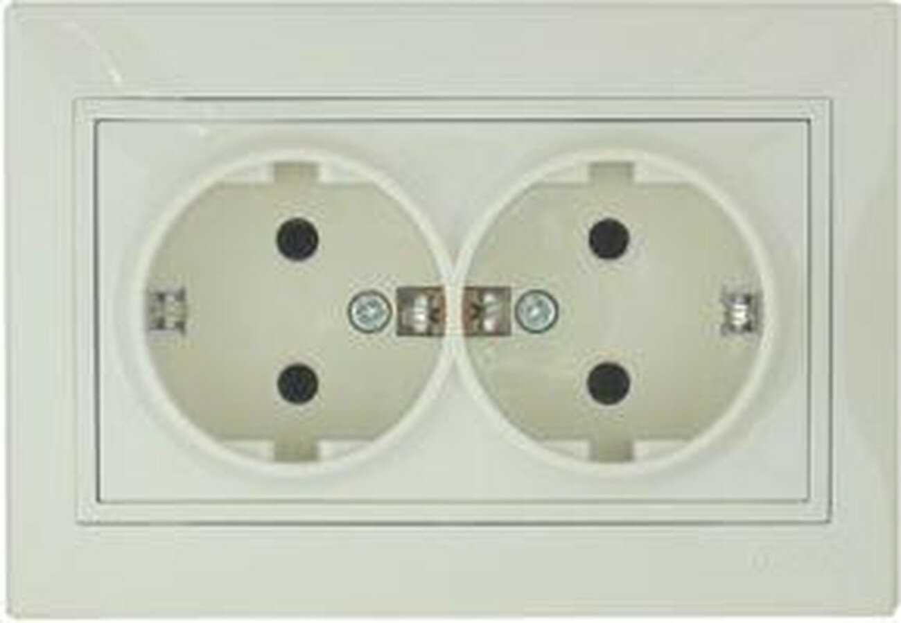 Розетка Lezard мира 2-местная скрытой установки с заземлением кремовая