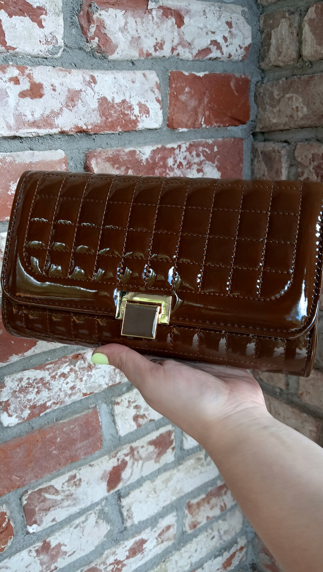 Сумка клатч  Клатч "Коричневый шикарный лаковый стеганый"