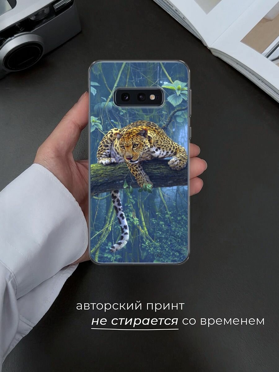 Чехол на Samsung Galaxy S10E / Самсунг Галакси S10E с принтом "Леопард охотник" — фото 1