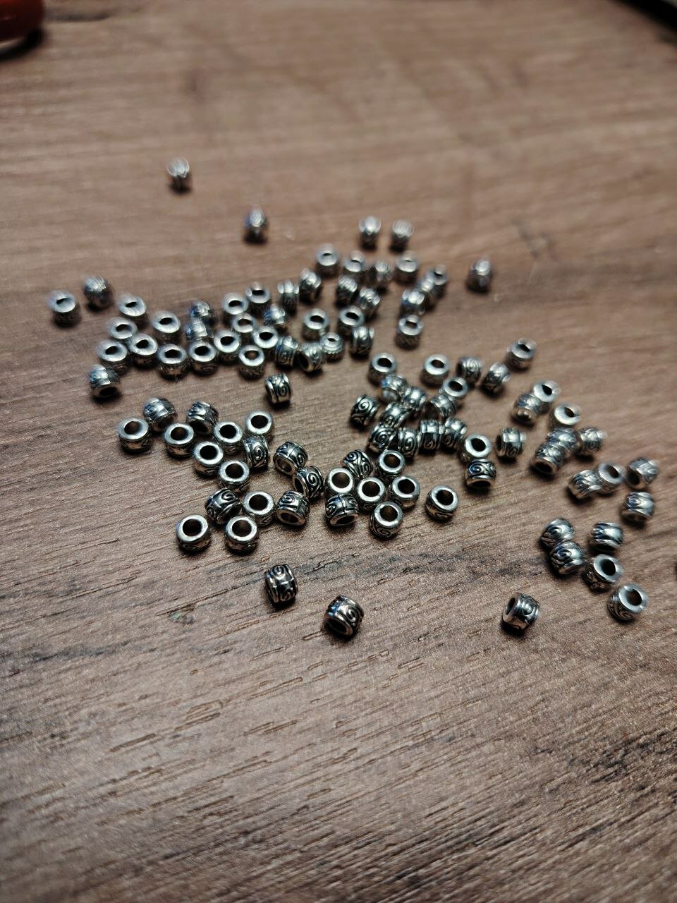 Фурнитура для творчества очень маленькие серебристого цвета, размер примерно 2 мм 100ШТ