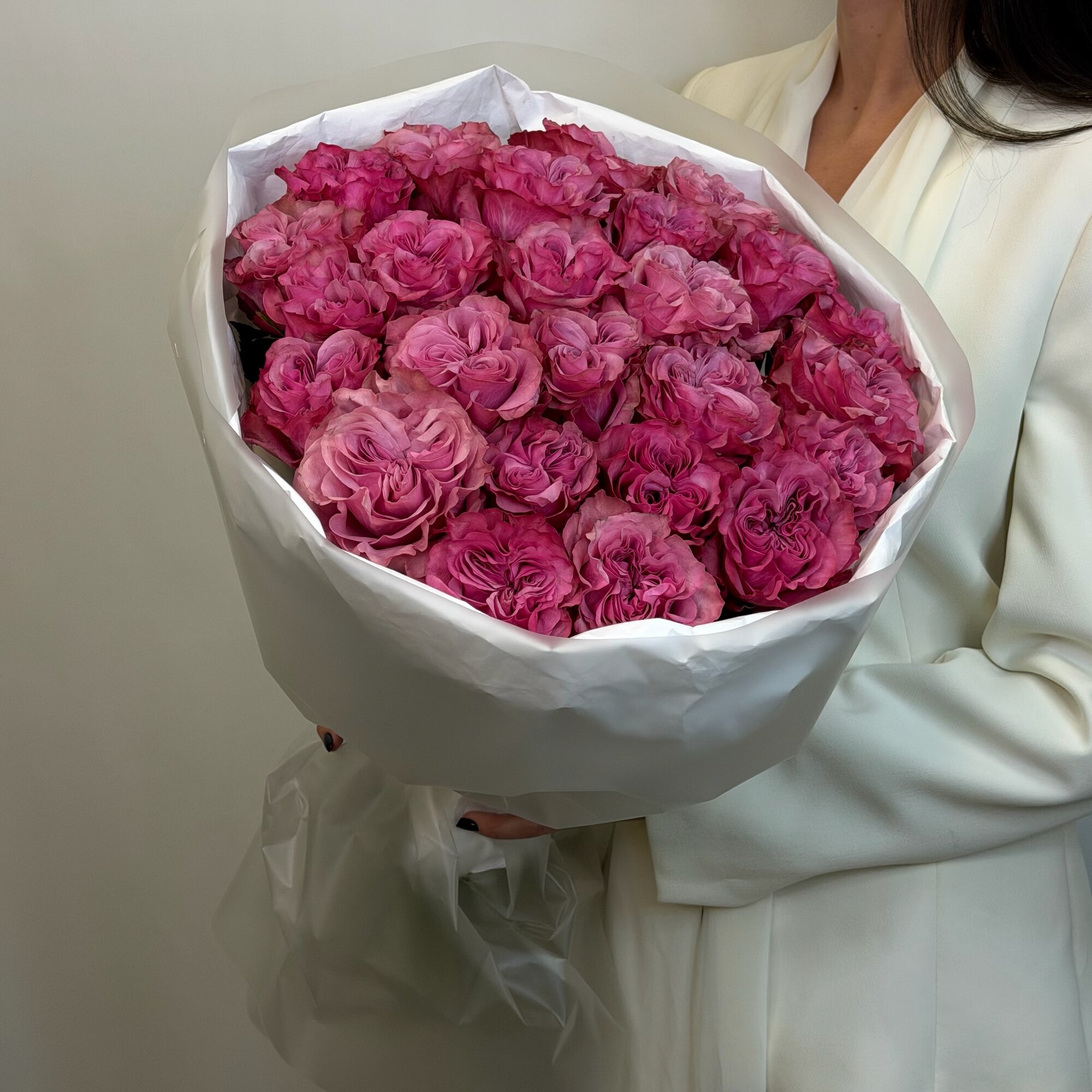 Букет «Мамино сияние» Яркий букет из пионовидных роз сорта кантри блю