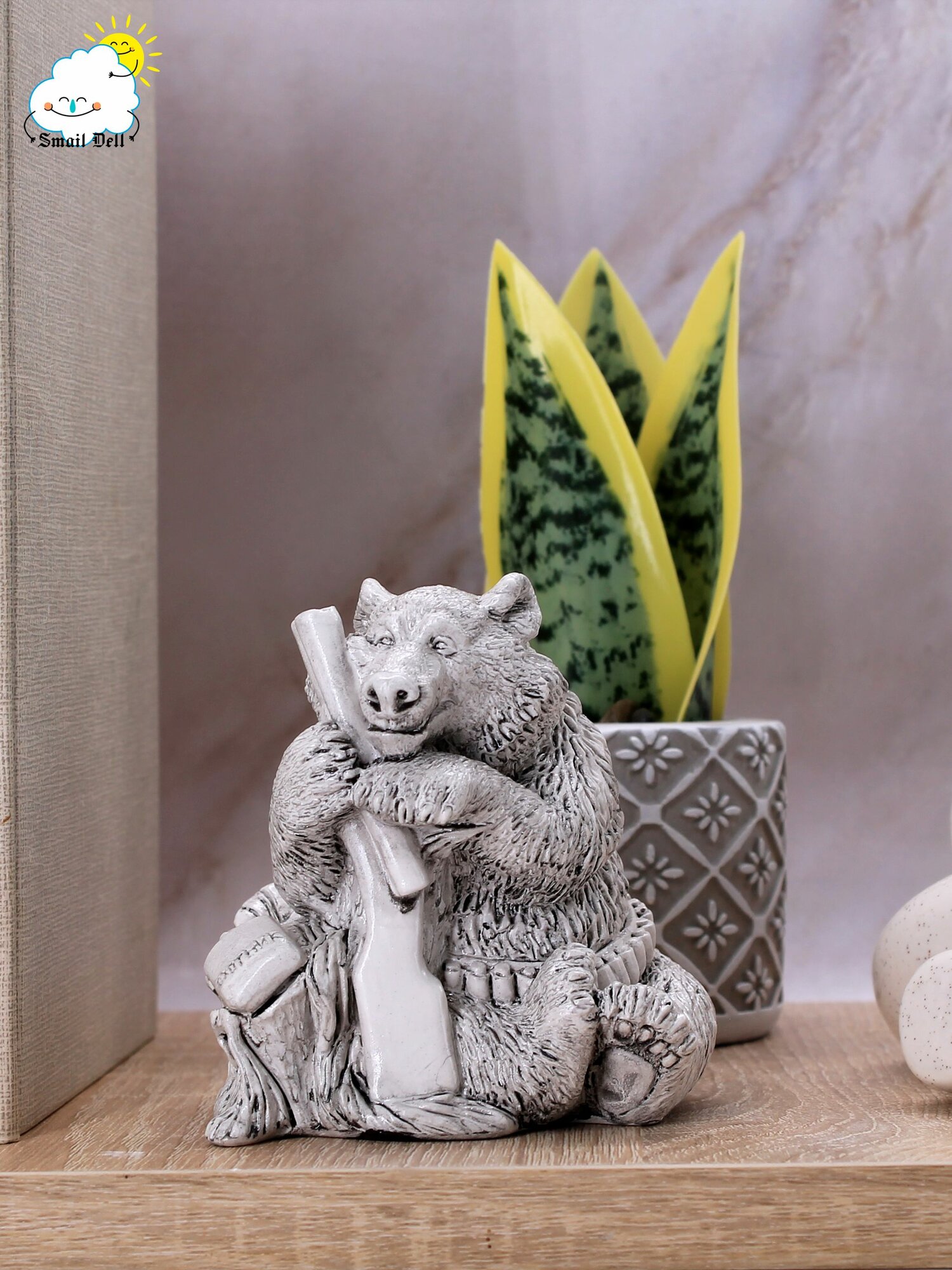 Статуэтка Медведь с ружьем 9 см гипс, цвет слоновая кость