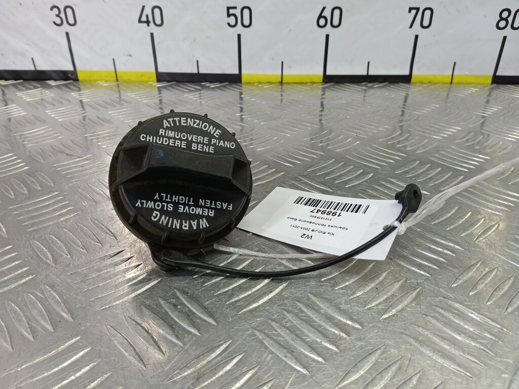 Крышка топливного бака Б/У для Kia RIO II (2005—2009) 310103F600