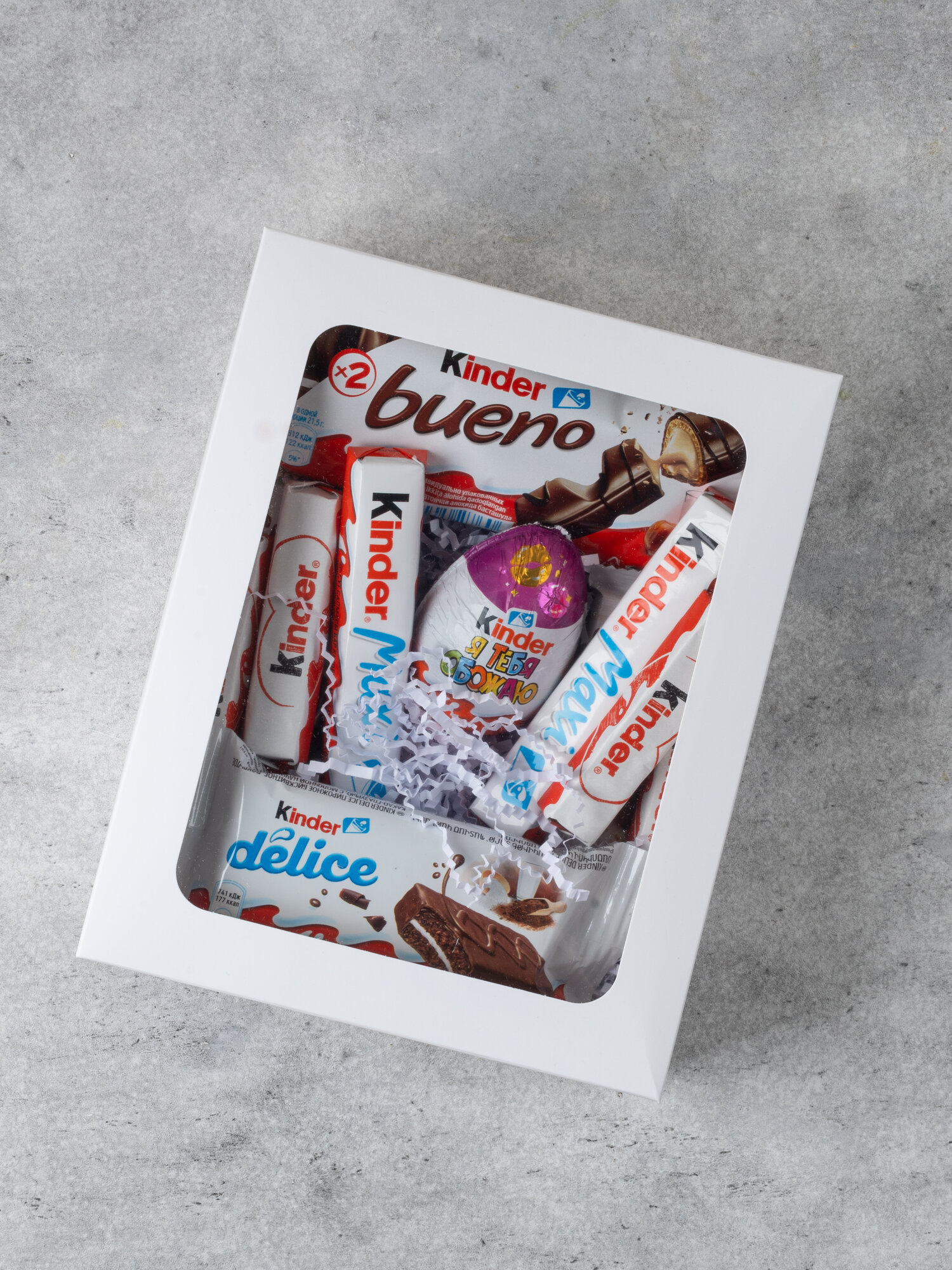 Набор Kinder - это яркий и вкусный подарок, который подарит радость с первого взгляда
