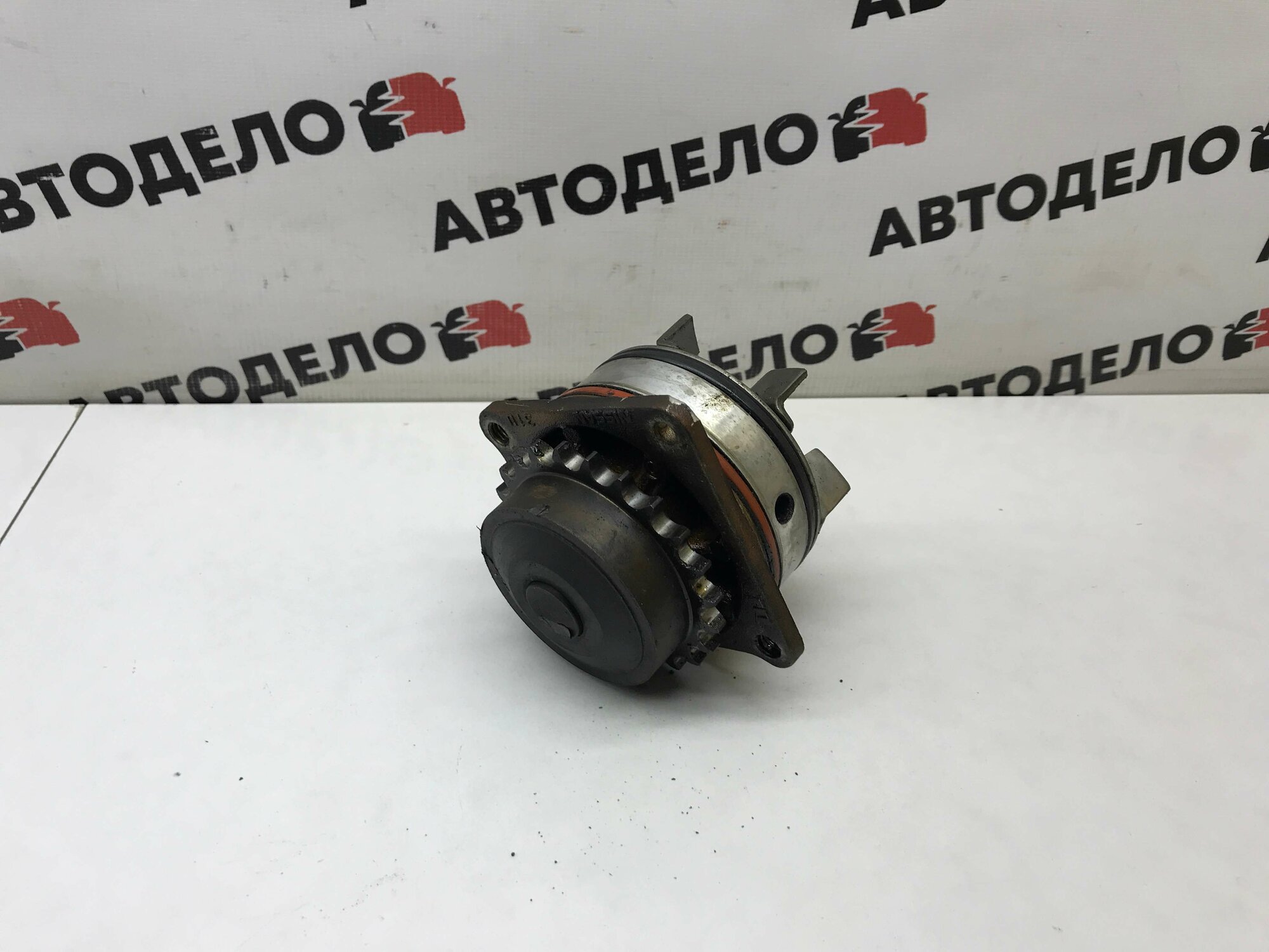 Помпа Nissan Maxima A33 2000 г.в