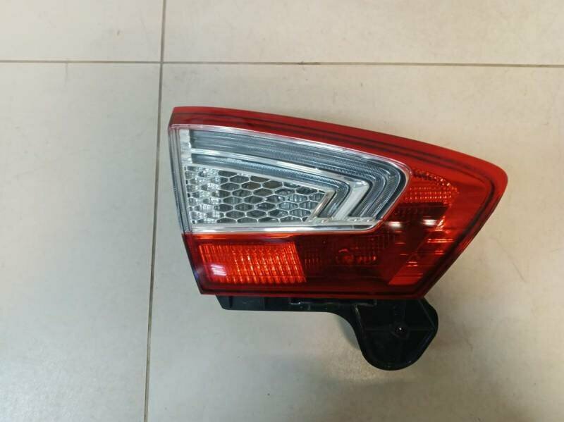 Фонарь задний внутренний левый Ford Mondeo 4 2007-2015