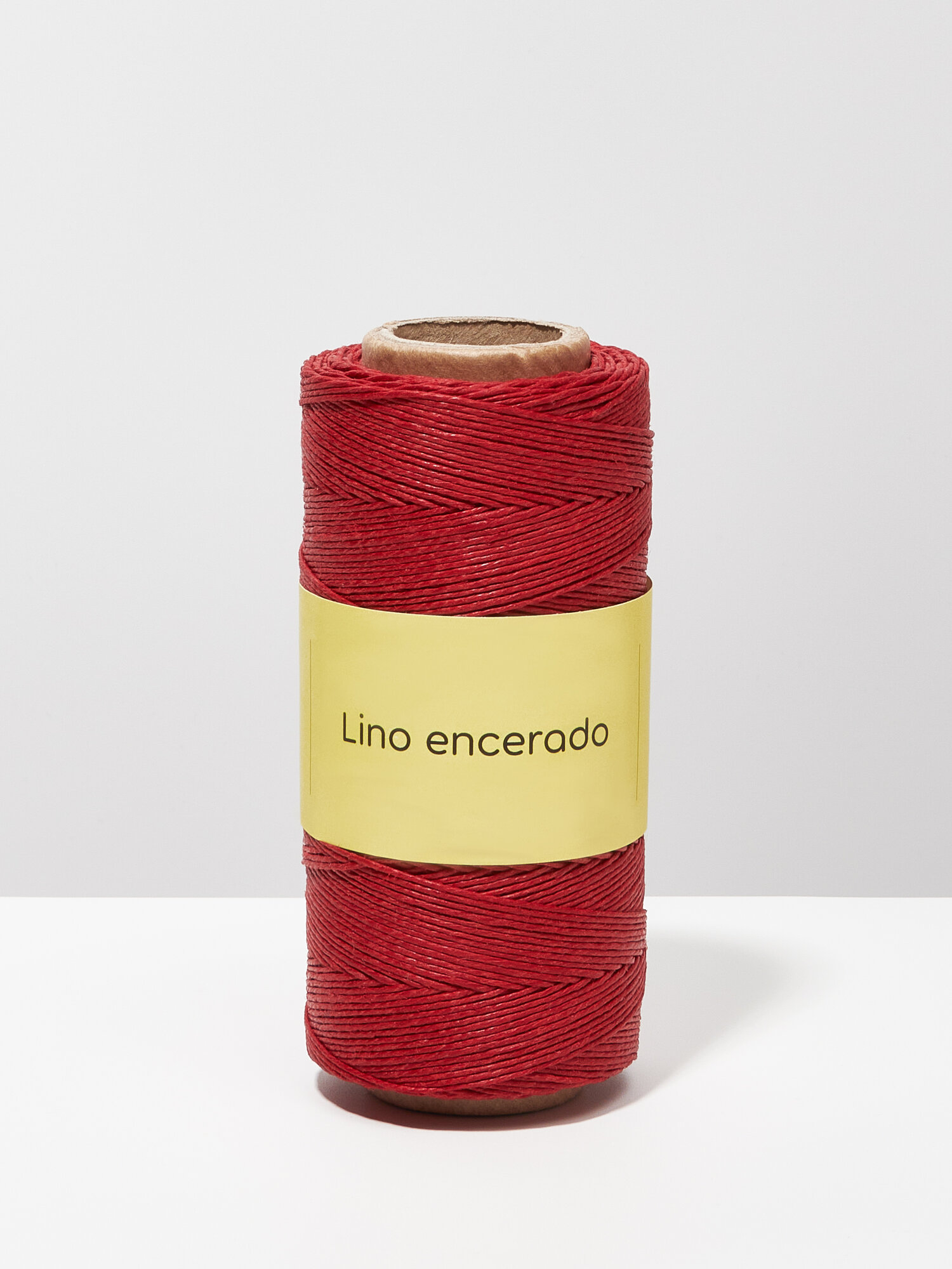 Нитки вощеные, круглые, лён, толщиной 0,7 мм, 180 метров, цвет красный.