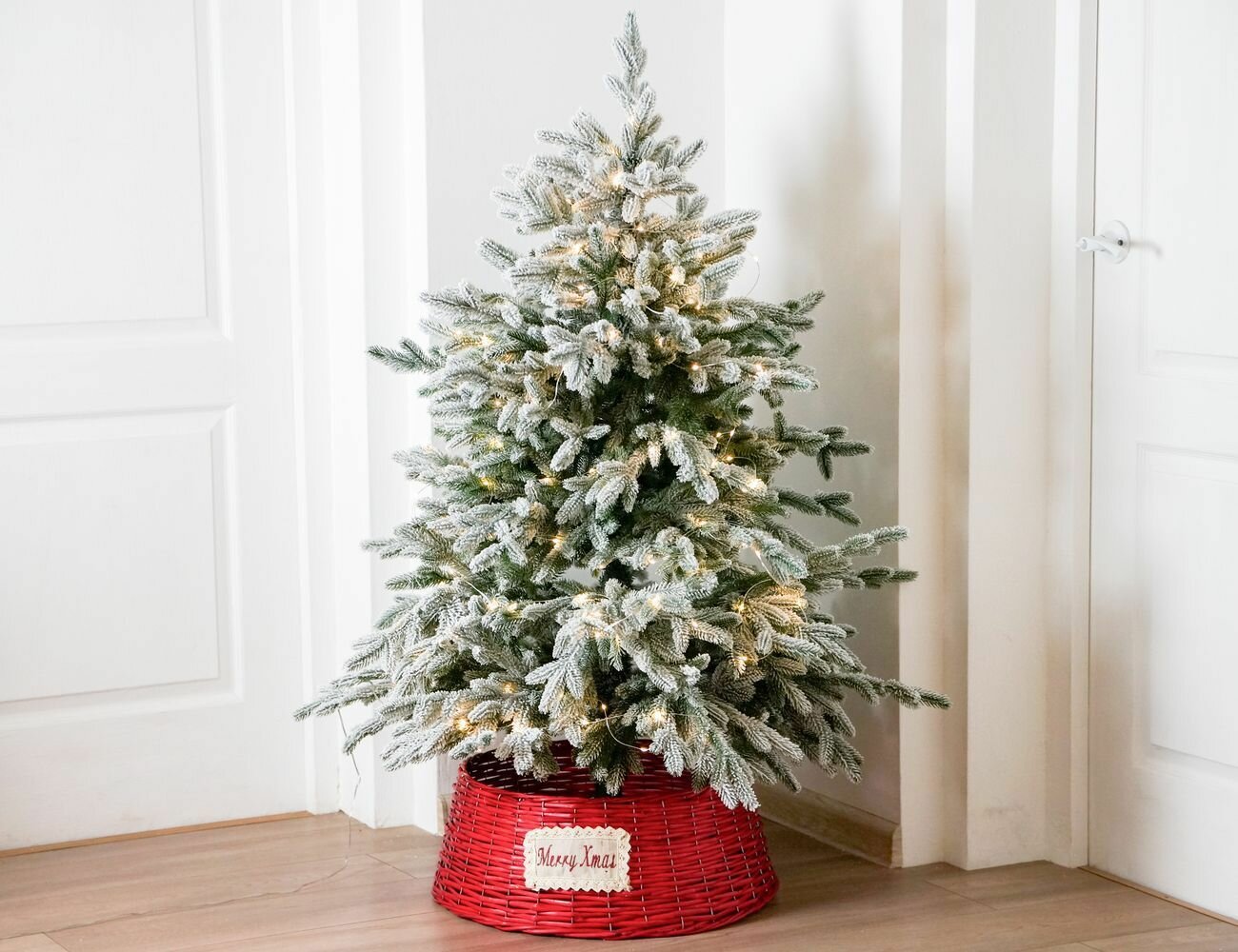 Плетеная корзина для декорирования основания ёлки вимини, красная, 54х20 см, Due Esse Christmas XNA15000411