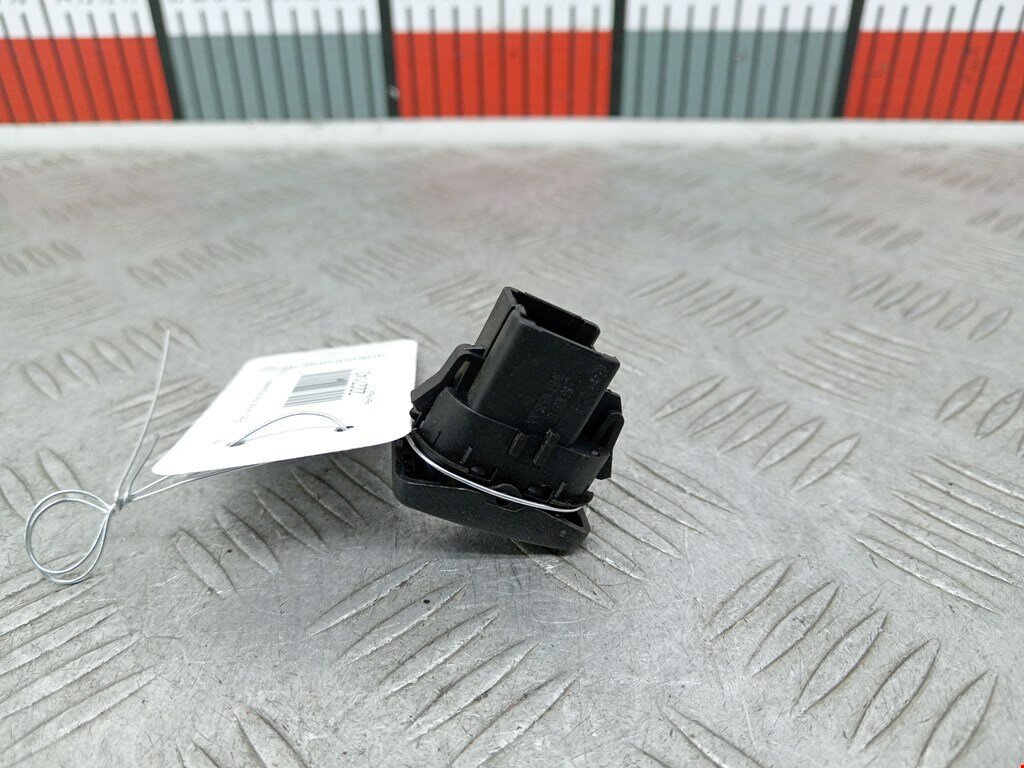 Кнопка стеклоподъемника Ford Focus 2 1223143 арт. 2227143