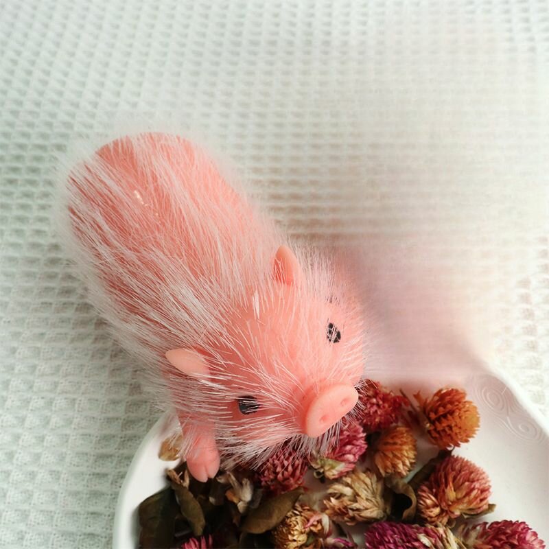 Реалистичная силиконовая антистрессовая игрушка в виде мультяшной свинки поставляется в эксклюзивном исполнении, количество составляет одну штуку